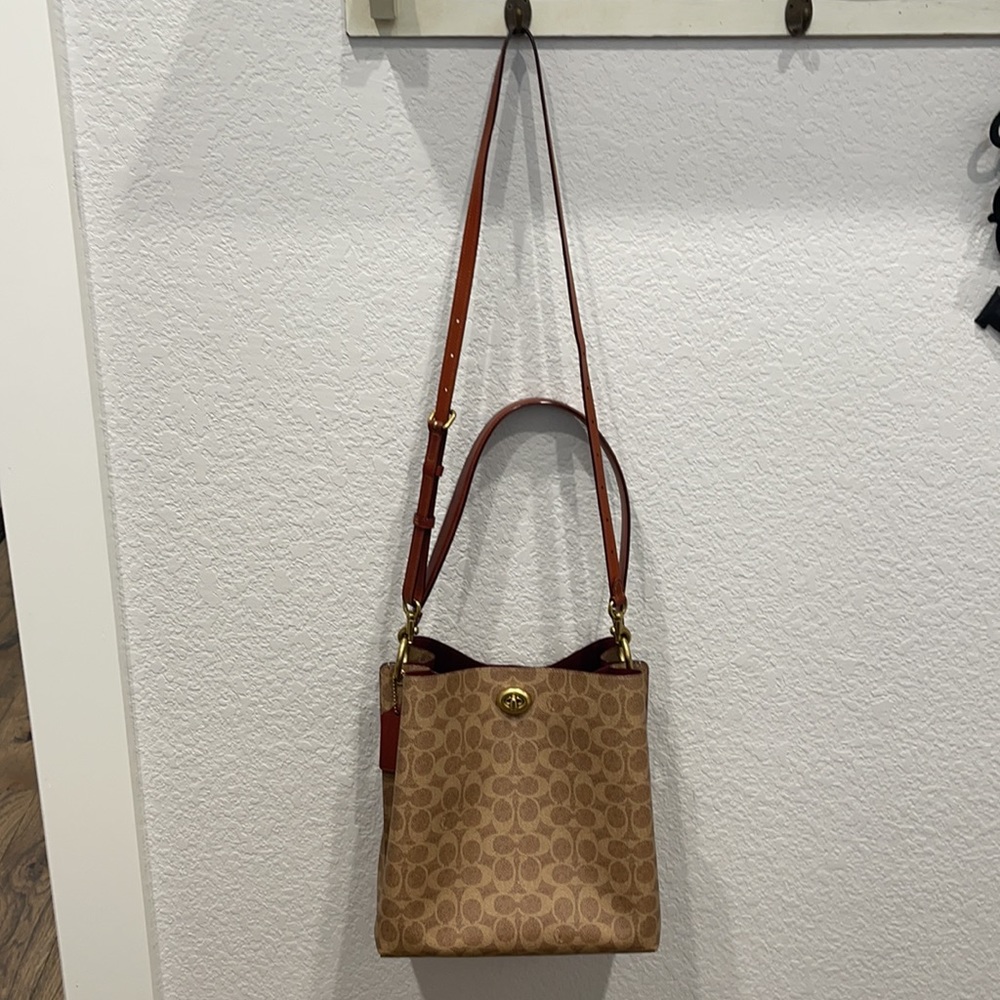 Authentic Signature Coach Charlie Bucket Bag Nwot - Gem
